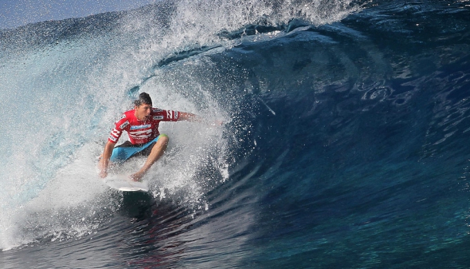 Andy Irons, em sua última disputa contra Kelly Slater - LaybackLayback