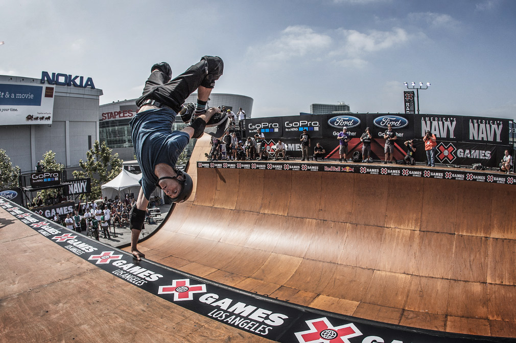 Tony Hawk, Mute Invert em Los Angeles, CA - LaybackLayback