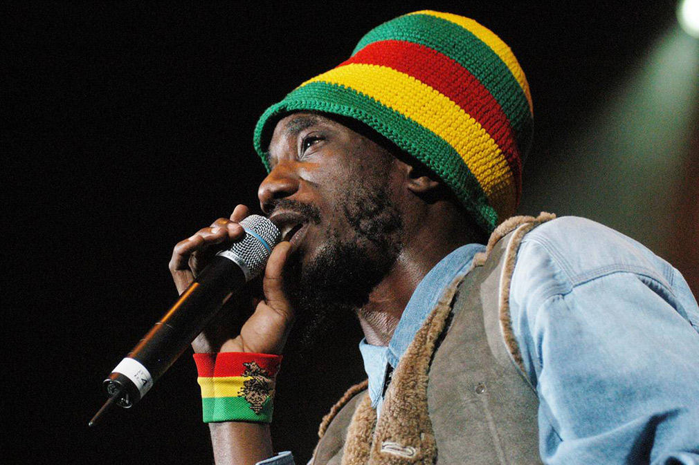 O polêmico sucesso de Sizzla - LaybackLayback