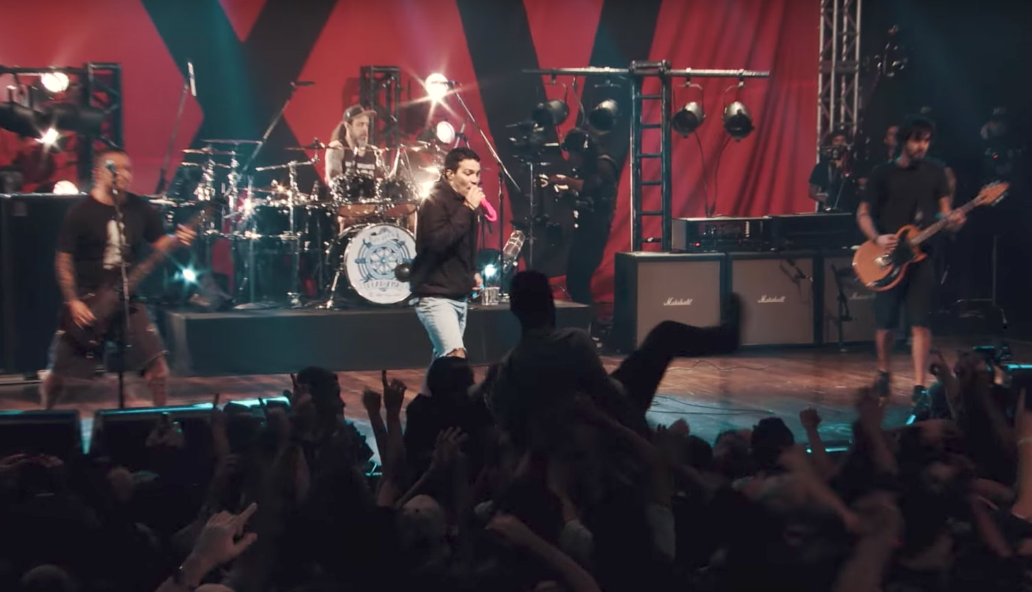 Assista aqui ao novo DVD dos 25 anos do Dead Fish - LaybackLayback